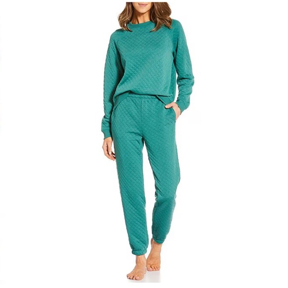 Van Winkle & Co | Intimates & Sleepwear | Van Winkle Co Solid Quilted ...